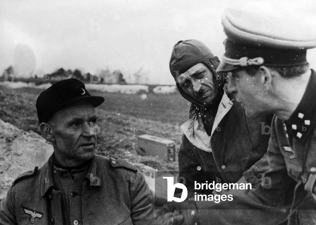 Image of German Volkssturm units at the eastern front, 1945 (b/w photo)