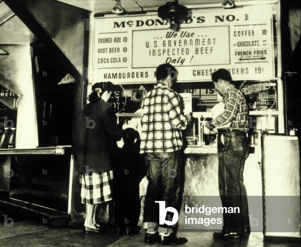 Customers at the McDonalds hamburger restaurant in the mid 1950s in San Bernadino California. In ...