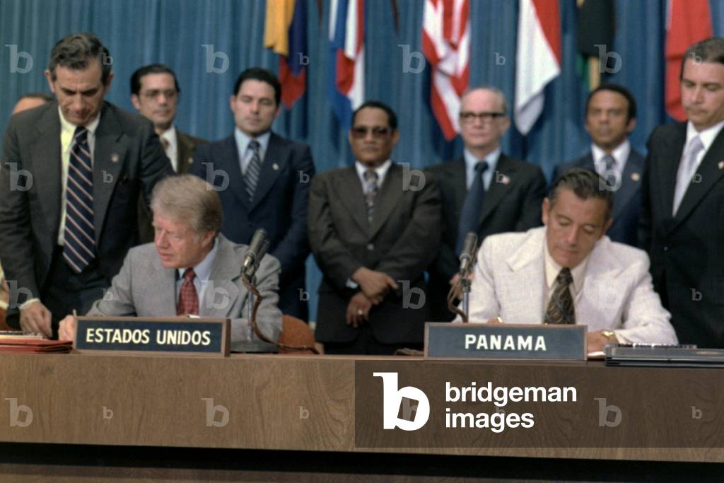 Image of President Jimmy Carter and General Omar Torrijos signing the ...