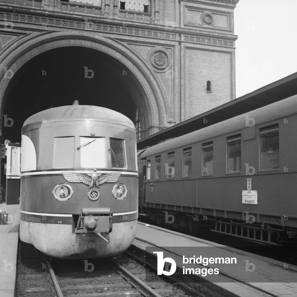 Image of Train express de la Deutsche Reichsbahn avec le logo du