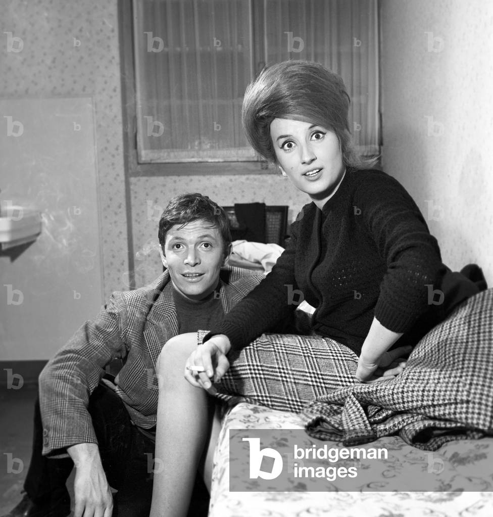 Image of Mina and Umberto Orsini in Io bacio... tu baci, Italy,