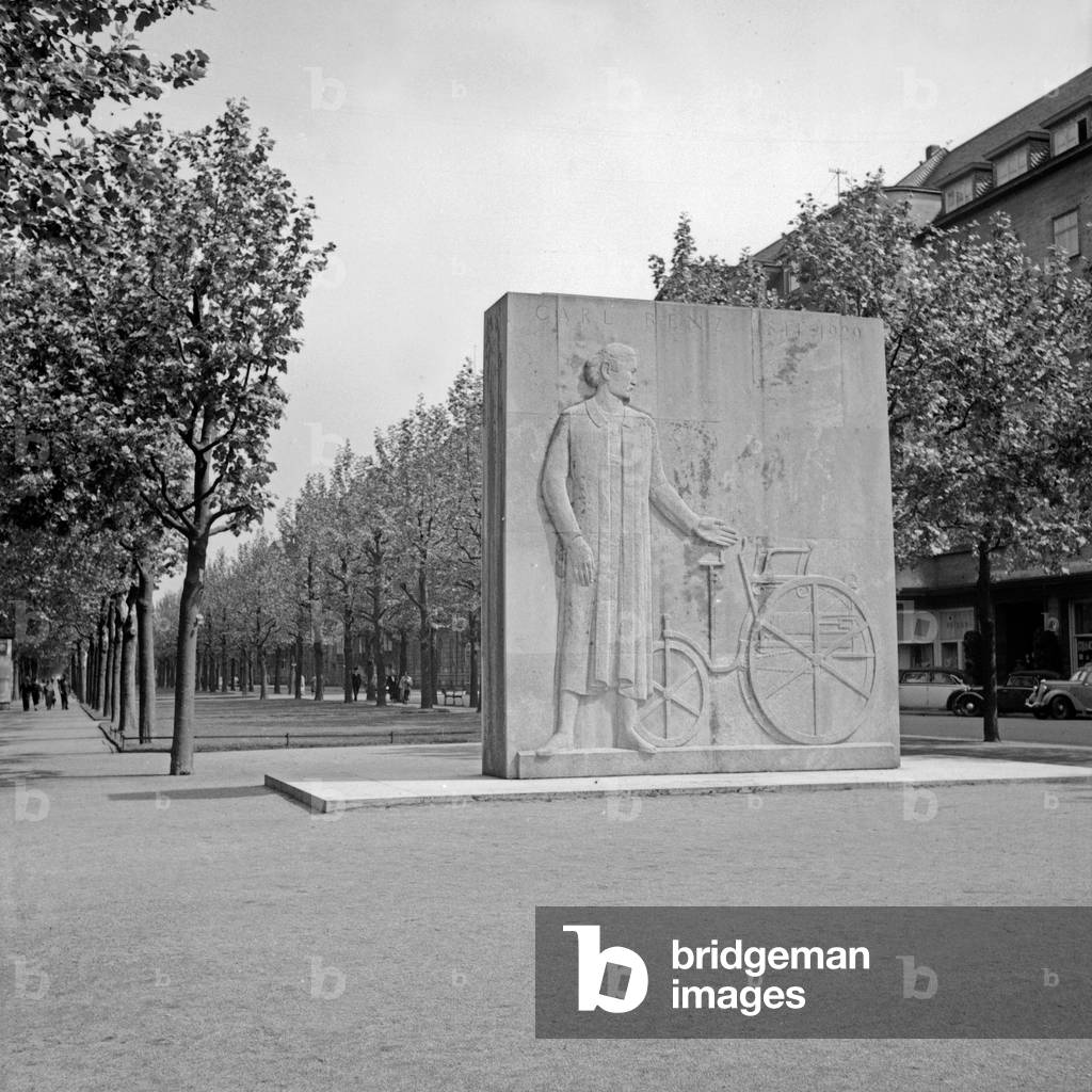 Image of Carl Benz monument at the Augusta park at Mannheim, Germany