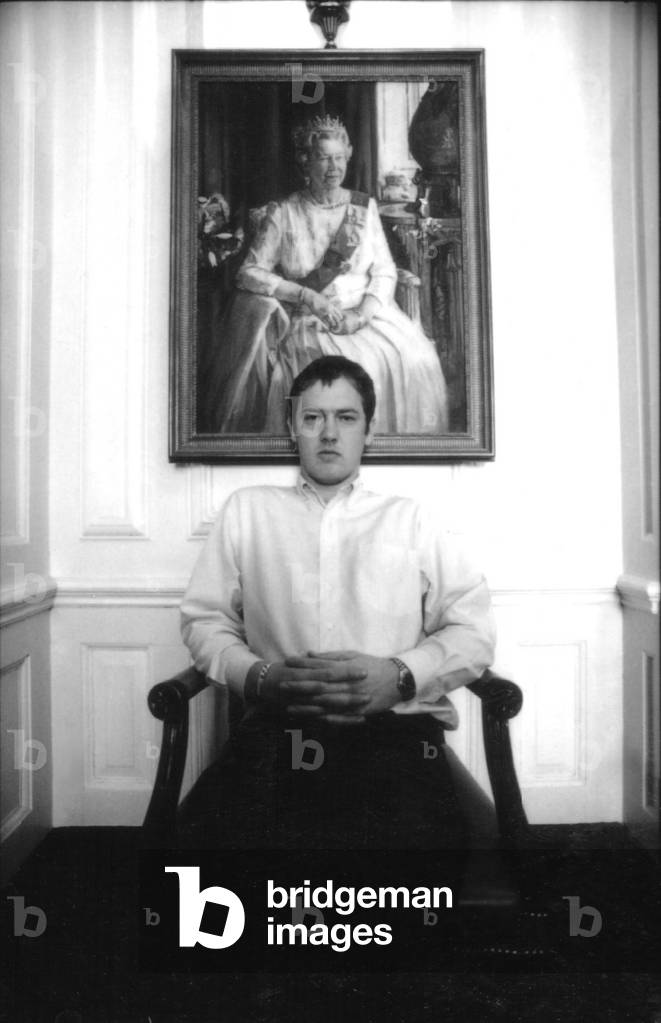 Image of Christian Furr with his portrait of Queen Elizabeth II, Royal ...