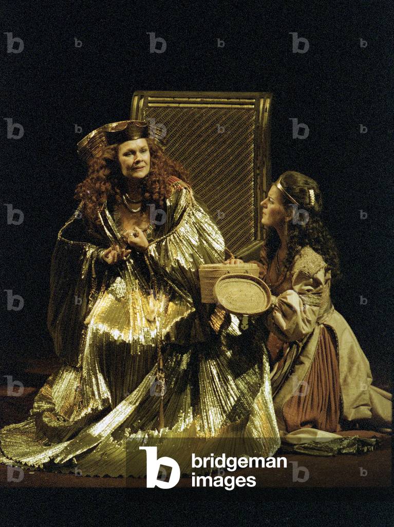 Image of Judi Dench as Cleopatra and Miranda Foster as Charmian in by Haynes, John