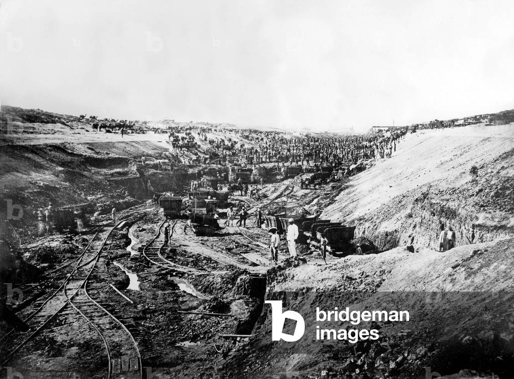 Image of egyptian workers digging of Suez Canal 1859-1869