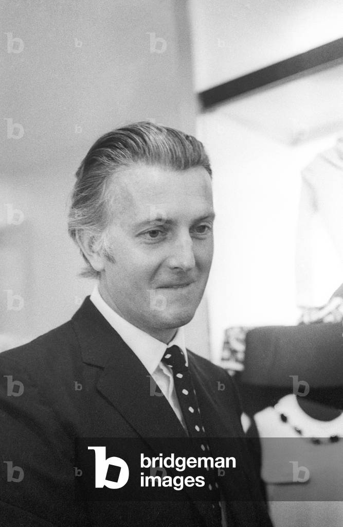 Hubert De Givenchy Logo