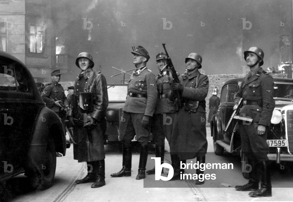Image of SS - Brigadefuhrer Jurgen Stroop watching housing blocks ...