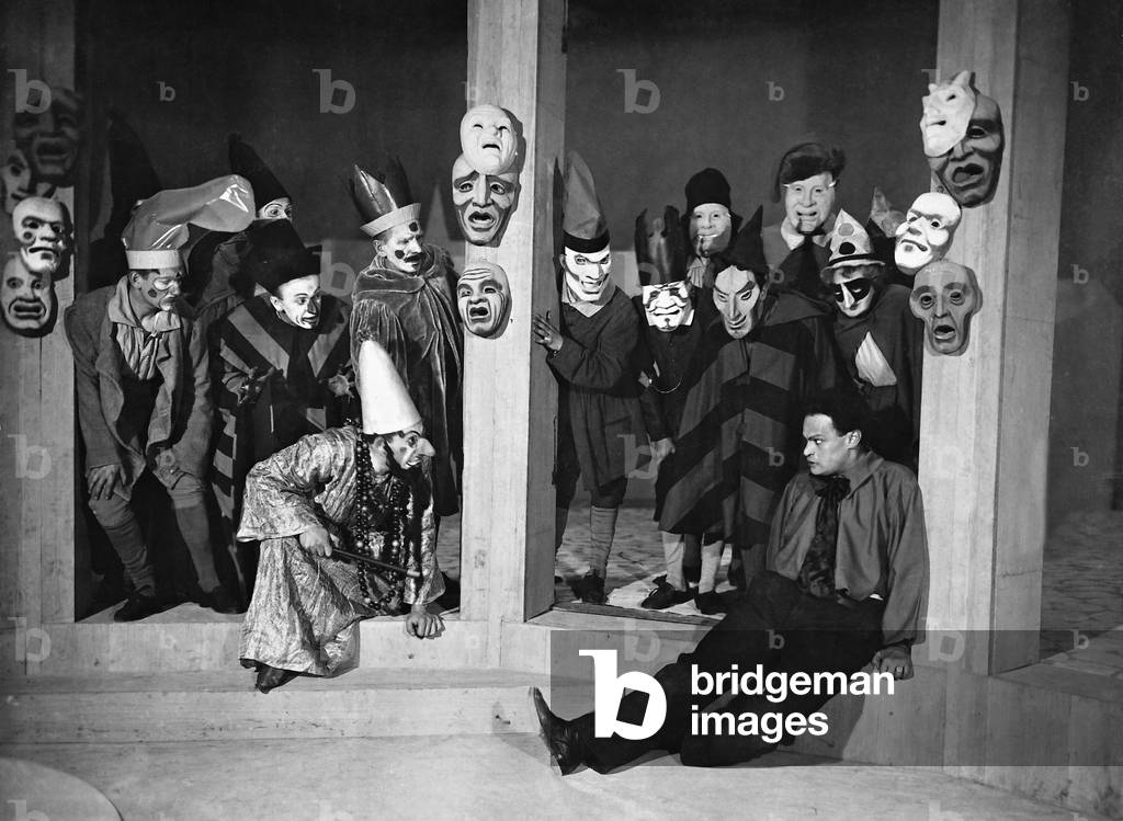Image of Fritz Kortner and Wolfgang Heinz in 'Mask carver', 1920 (b/w