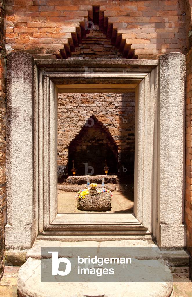 Image of Thailand: Brick prang, Prang Song Phi Nong (11th - 12th