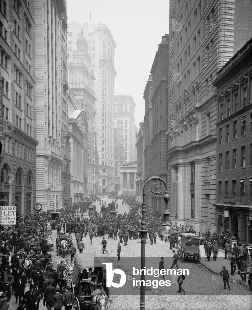 Image of Broad Street looking north to the intersection with Wall Street