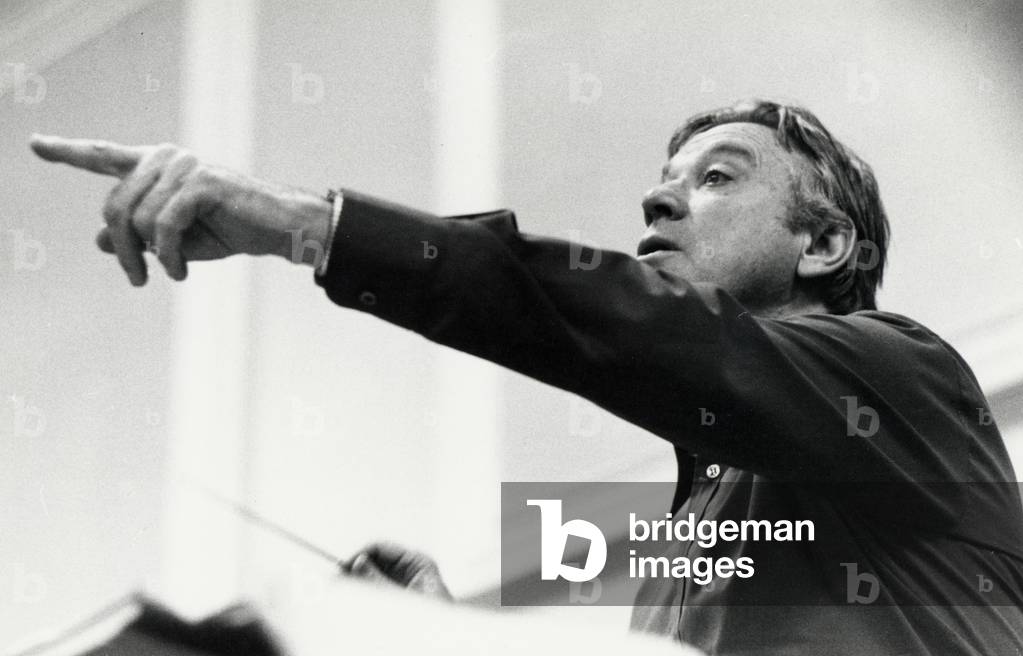 Image of Kiril Kondrashin conducting 1973