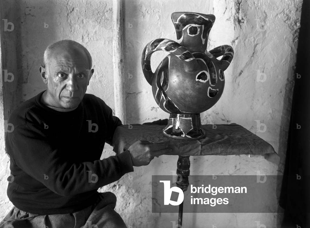 Image of Pablo Picasso in his workshop studio in Vallauris, c.1948 (b/w ...