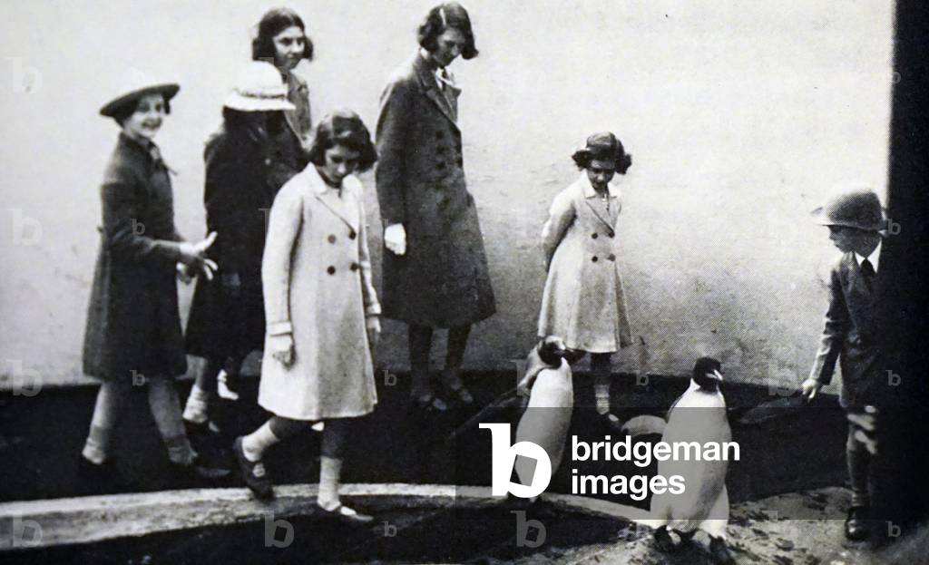 Image of Princess Elizabeth and Princess Margaret visiting the Penguins ...