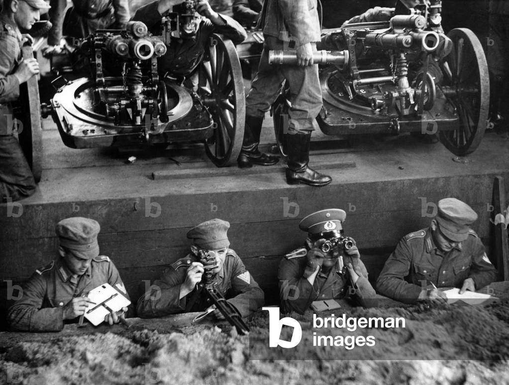 Image of Target practice of the artillery of the Reichswehr (b/w photo)