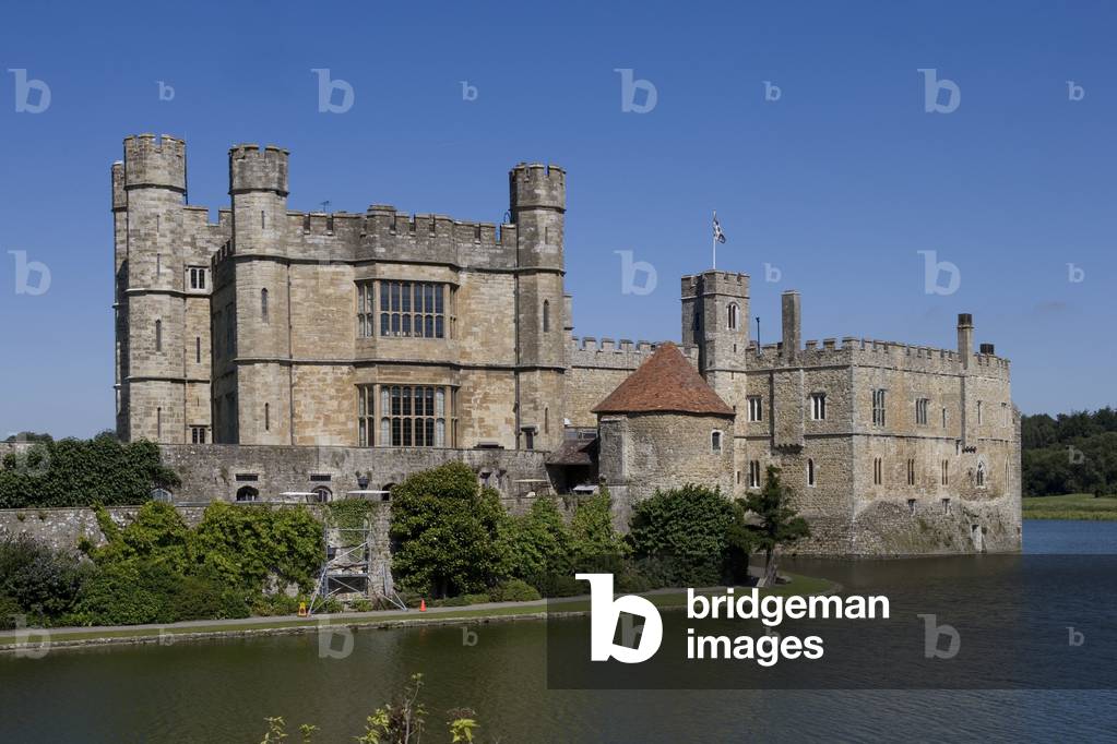 Image of Leeds Castle at Maidstone, Romanesque 13th century castle ...