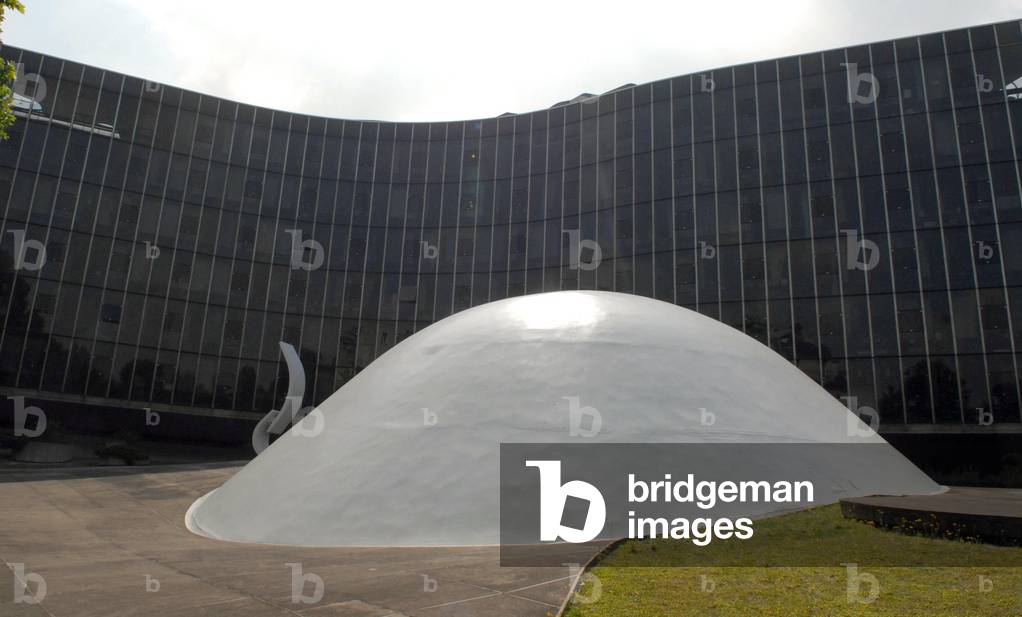 Image of PCF headquarters in Paris by Niemeyer, Oscar (1907-2012)