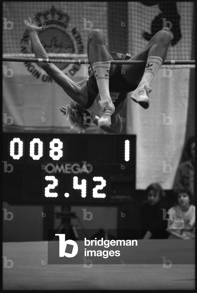 Image of Carlo Thranhardt, W Germany, clears the 2.42m world record ...