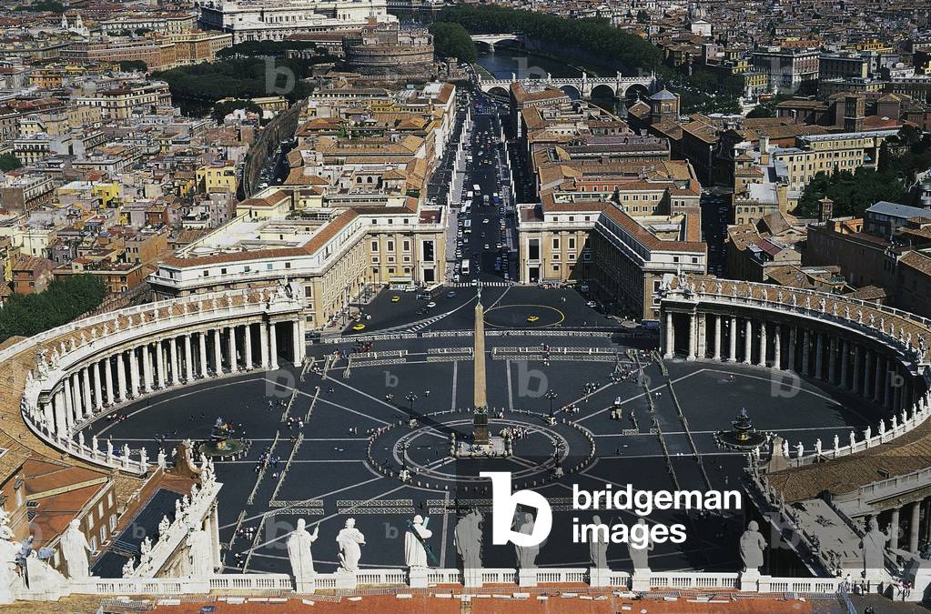 Image of St Peter's Square, the colonnade of Gian Lorenzo Bernini (1598 ...