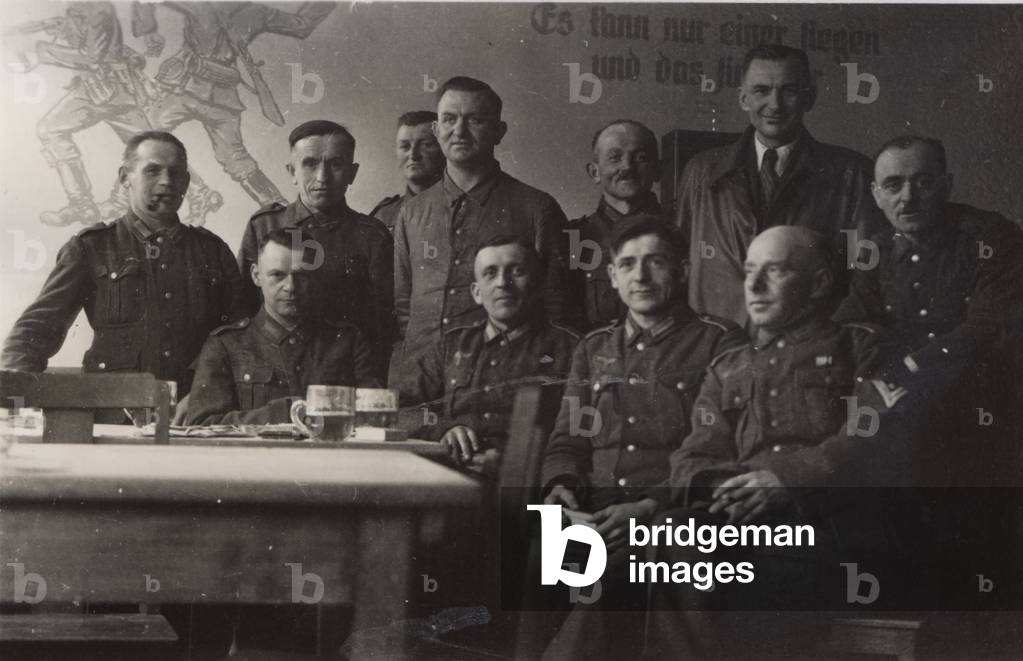 Image of German soldiers posing for a photograph.
