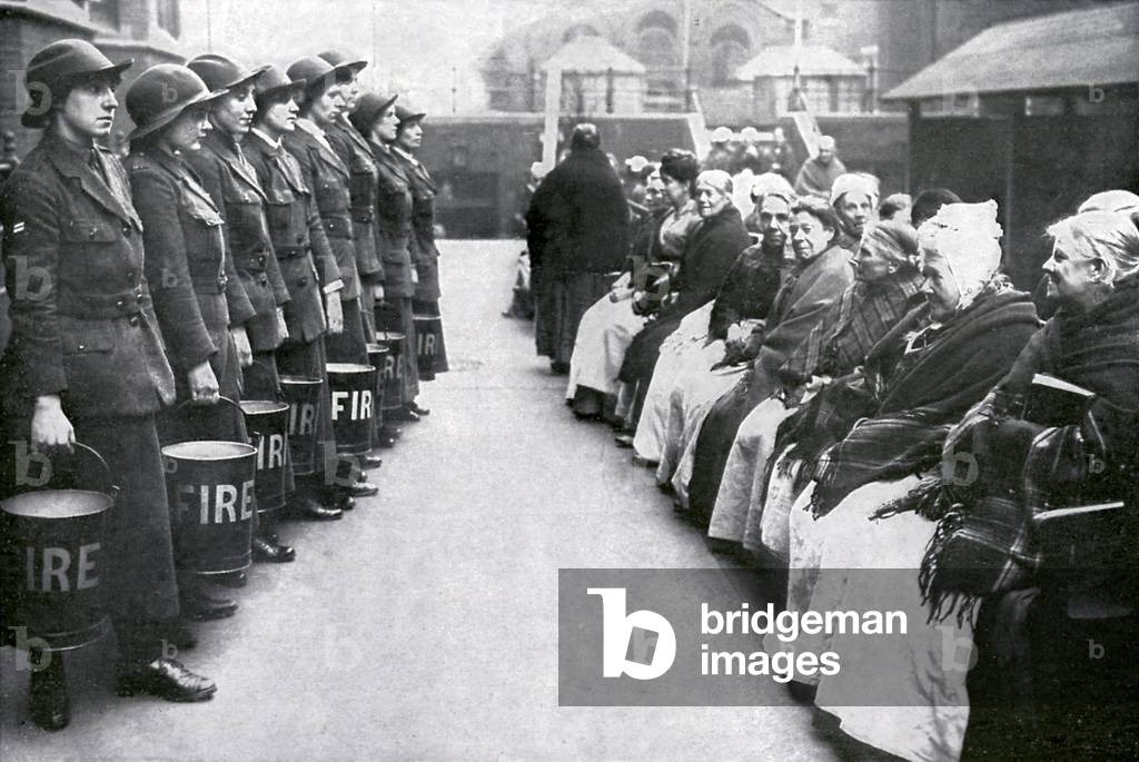 Image of Women Firefighters during World War 1