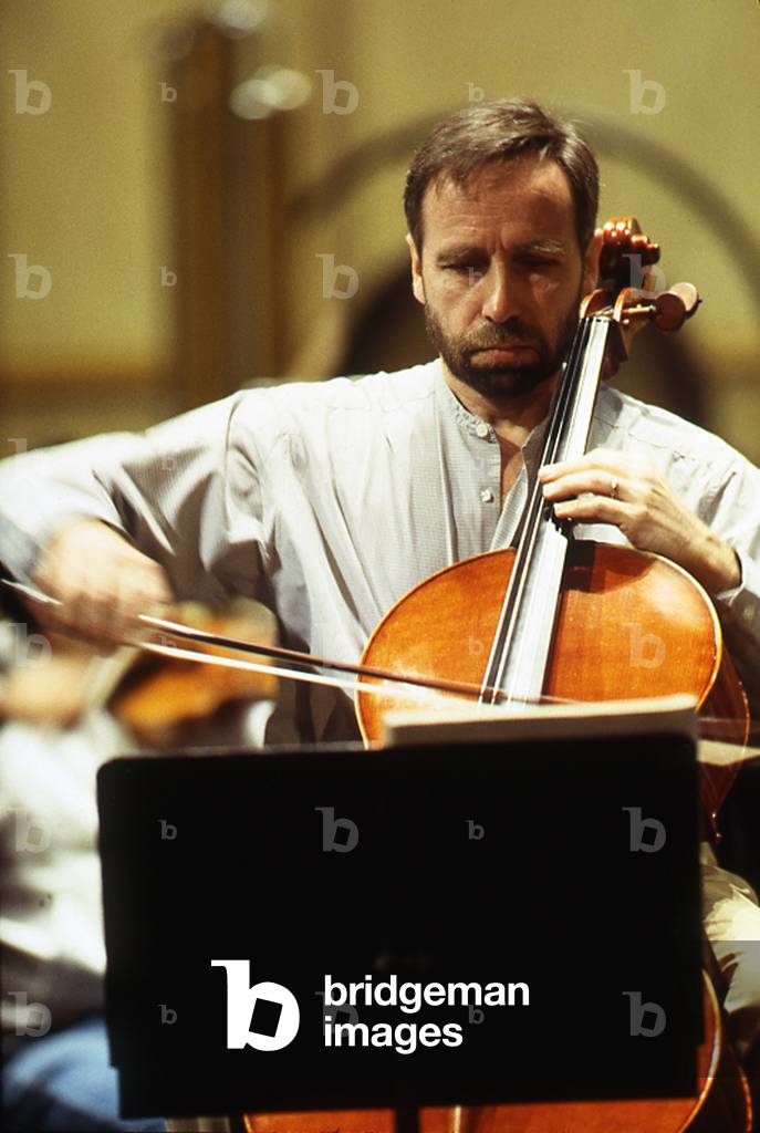 Image of Philippe Muller - portrait of the French cellist, performing ...