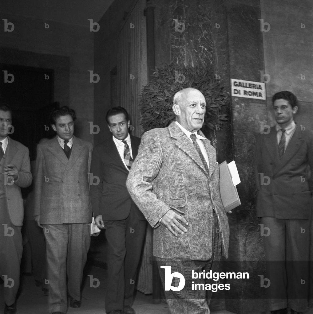 Image of Pablo Picasso coming out the National Gallery of Modern Art,