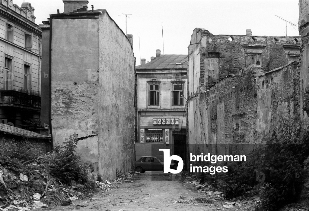 Image of Situation of the Roma and Sinti in Romania: Run-down houses