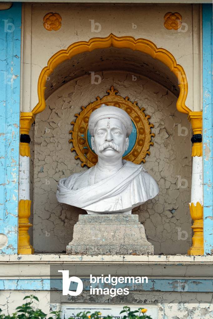 Image of Lokmanya Bal Gangadhar Tilak statue, Pune, Maharashtra, India ...