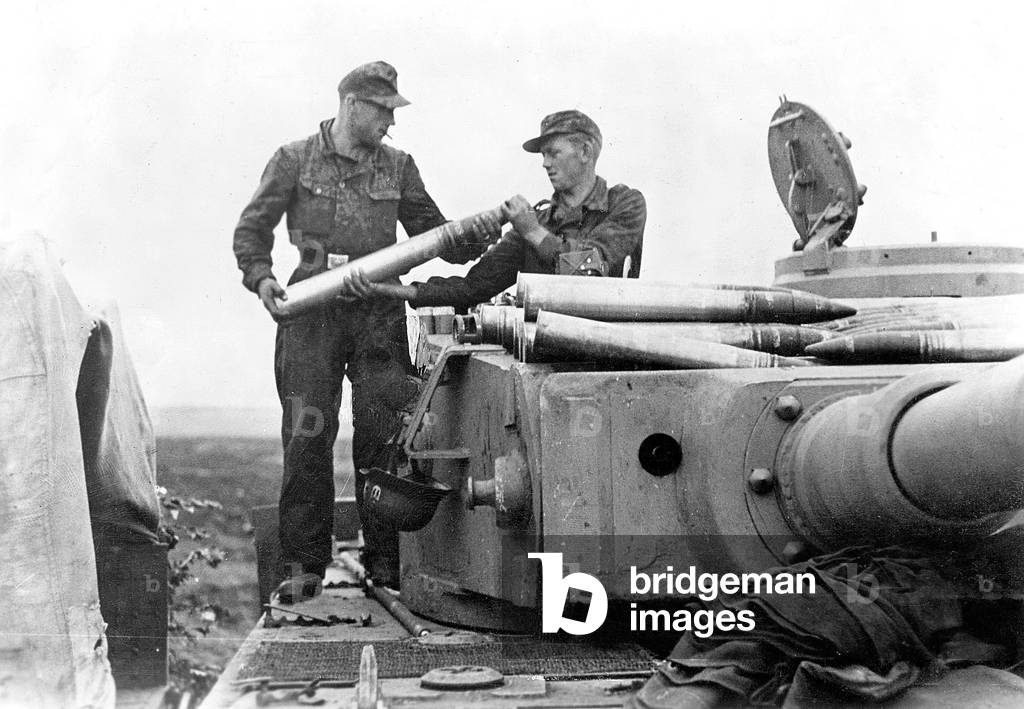 Image of Panzer VI Tiger receives ammunition (b/w photo)