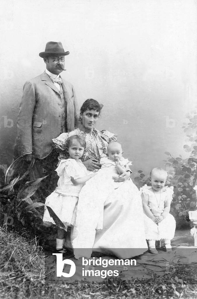 Image of Grand Duke William IV of Luxembourg, with his family, approx