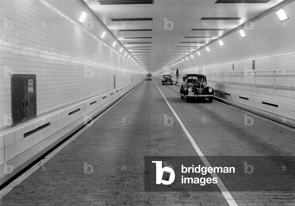 Image of New York, the Underwater Tunnel That Connects to Manhattan Queens,