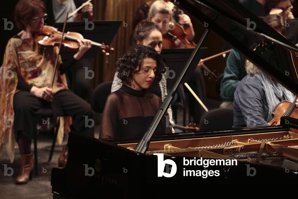 Image of Khatia Buniatishvili at the Theatre des Champs Elysées, Paris ...