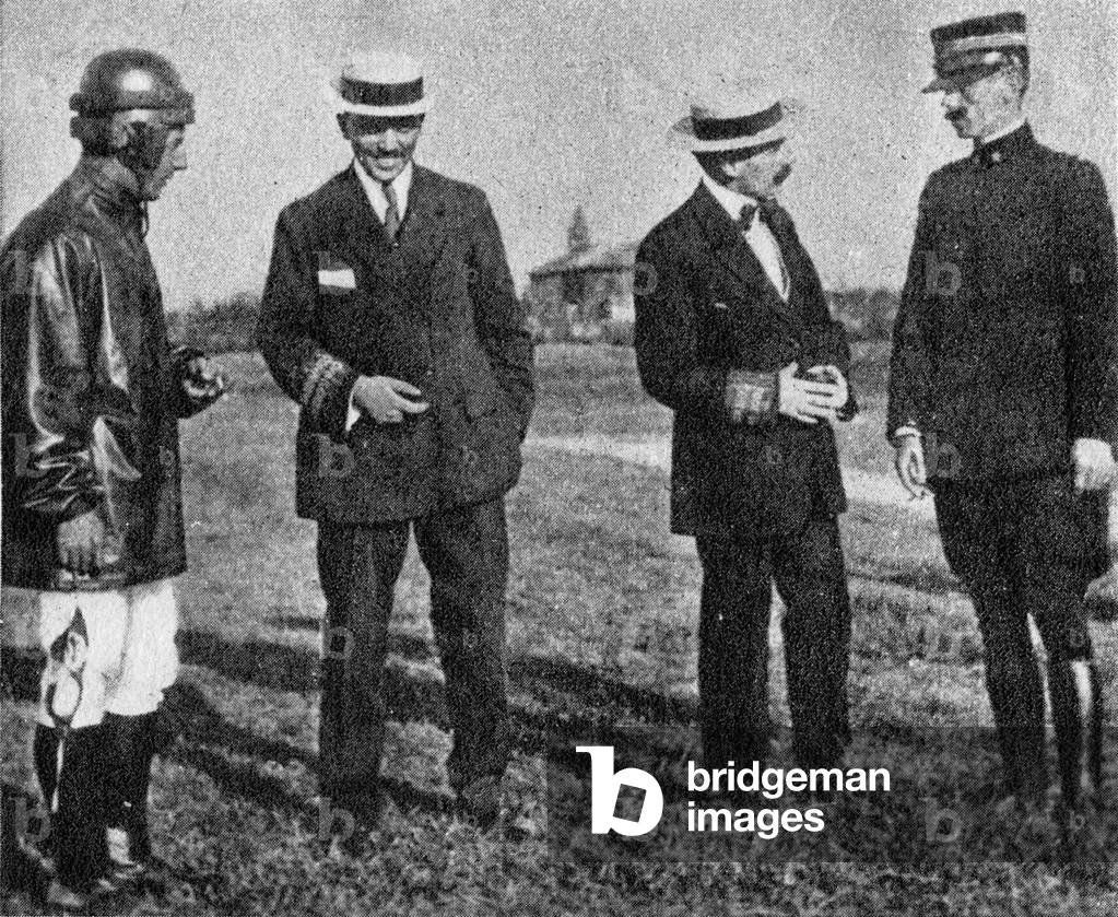 Image of Pioneers of Italian aviation: Captain Moizo and the sub ...