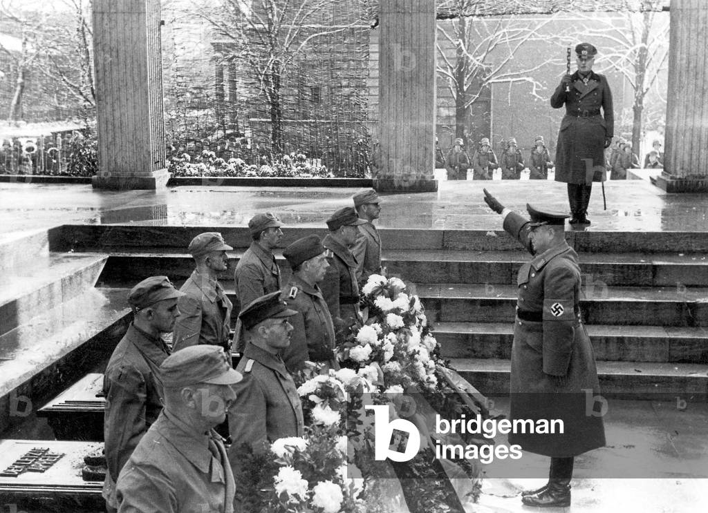 Image of Gauleiter Paul Giesler commemorates the death of Hitler's coup ...