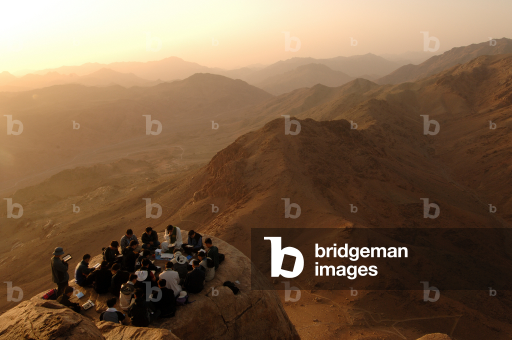 Image of Pilgrims gather on Mount Sinai where God spoke to Moses, by Garrett, Kenneth