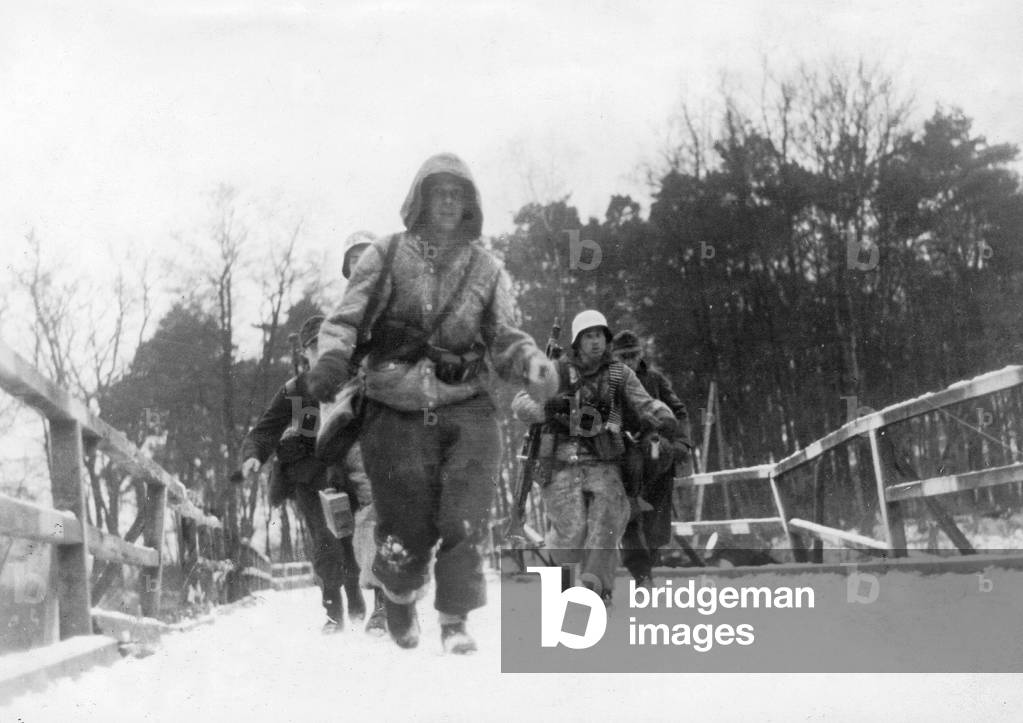 Image of Soldiers of the Waffen SS during combat on the Western
