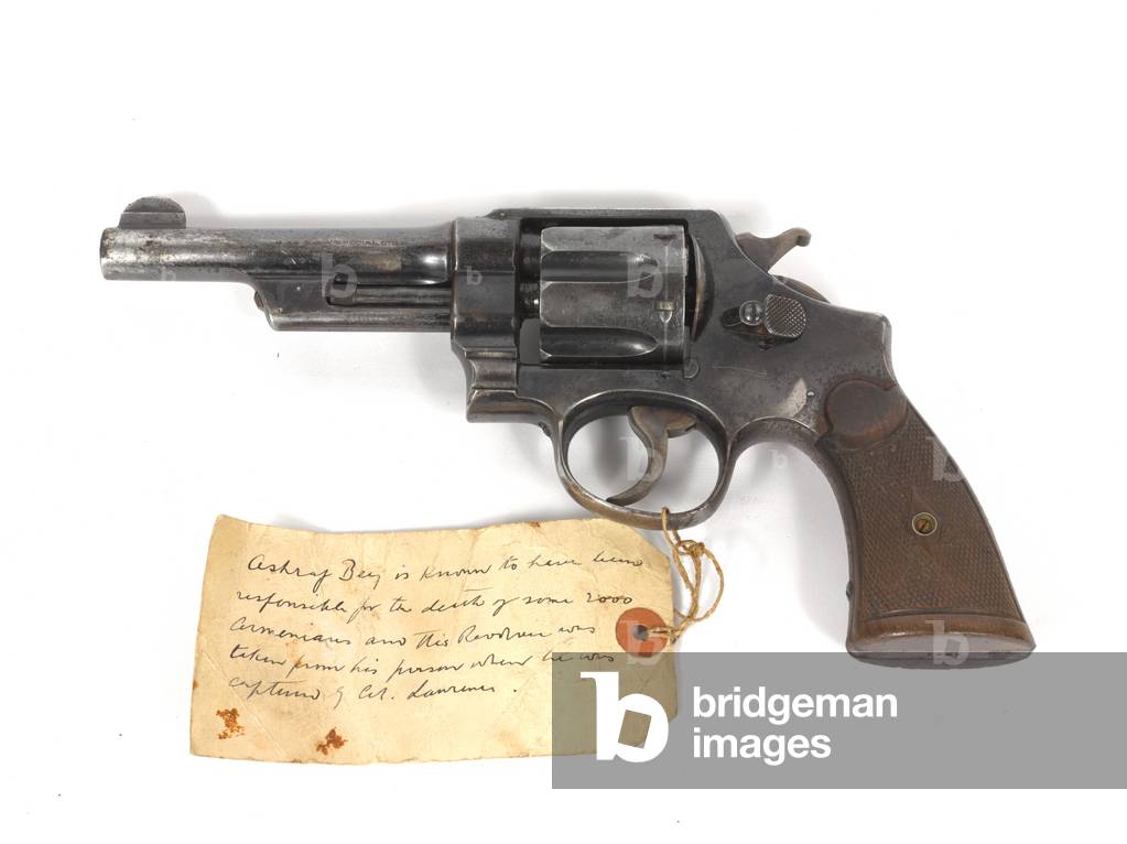 Image of Smith and Wesson .44 inch calibre revolver given to Captain by ...