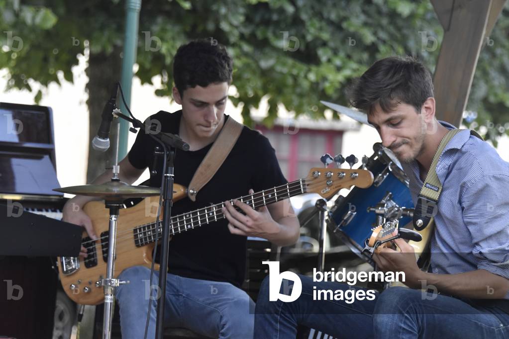 Image of 17661N Simon and Georges NEBELSZTEIN musicians give a concert in