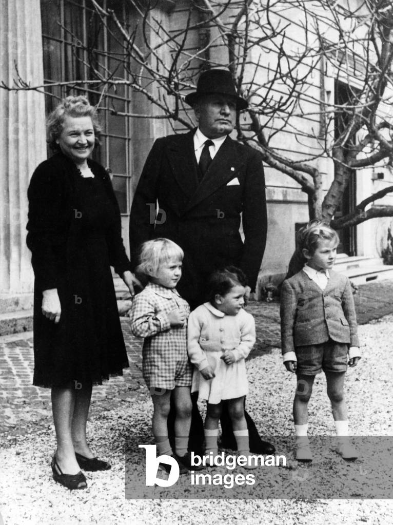 Image of Benito Mussolini with wife Rachele and some nephews and nieces