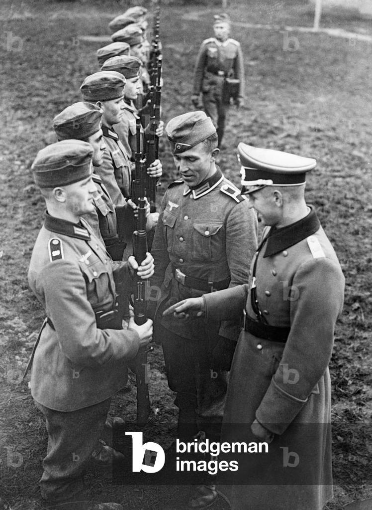 Image of Parade ground drill at a unit of the Wehrmacht, 1934