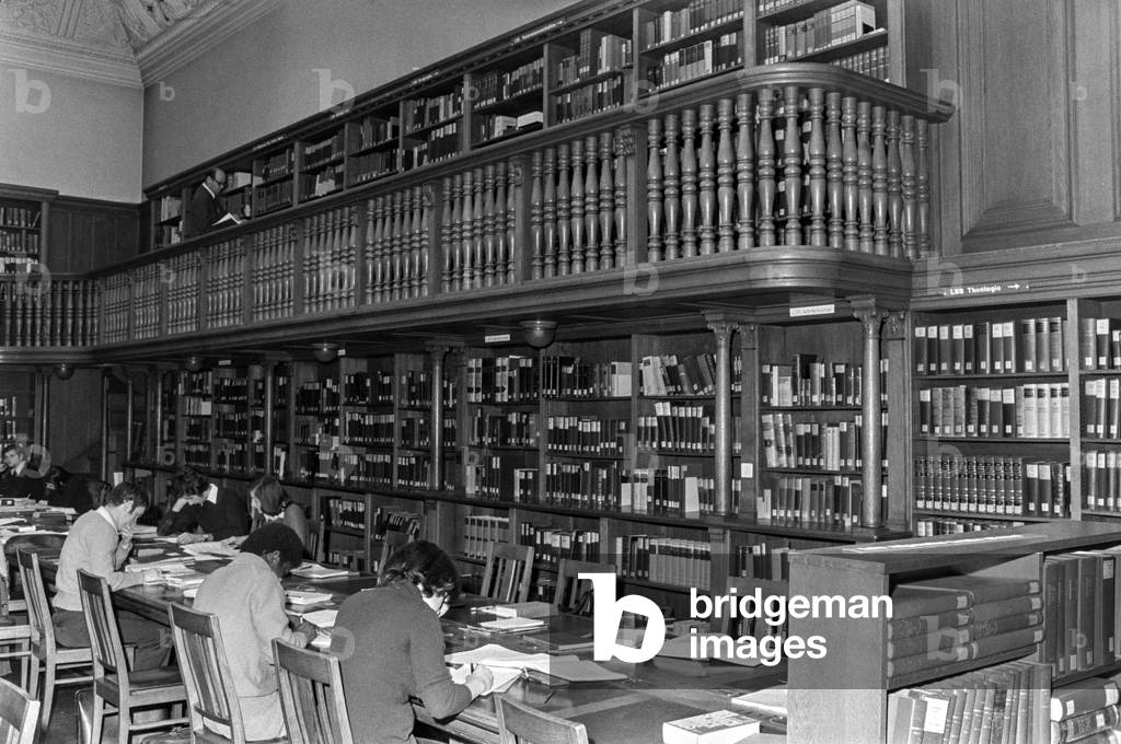 Image of The large reading room of the Zentralbibliothek Zurich in ...