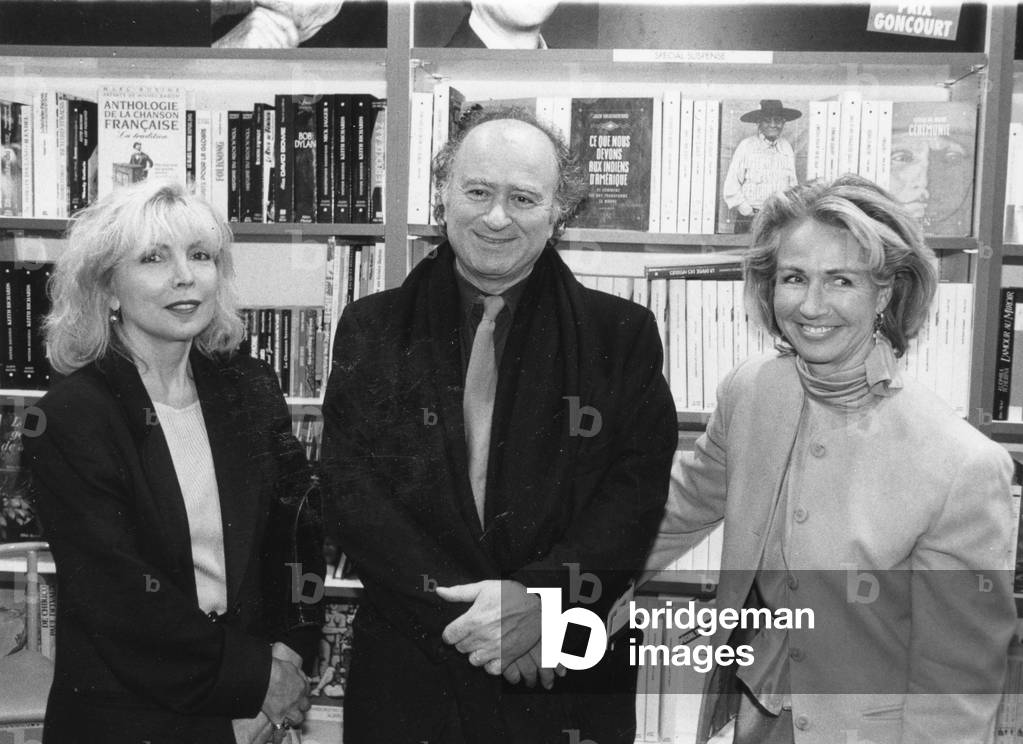 Image of Maryse and Georges Wolinski with Sylvie Genevoix, 20th century