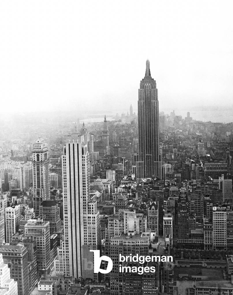 Image of The Empire State Building (b/w photo)