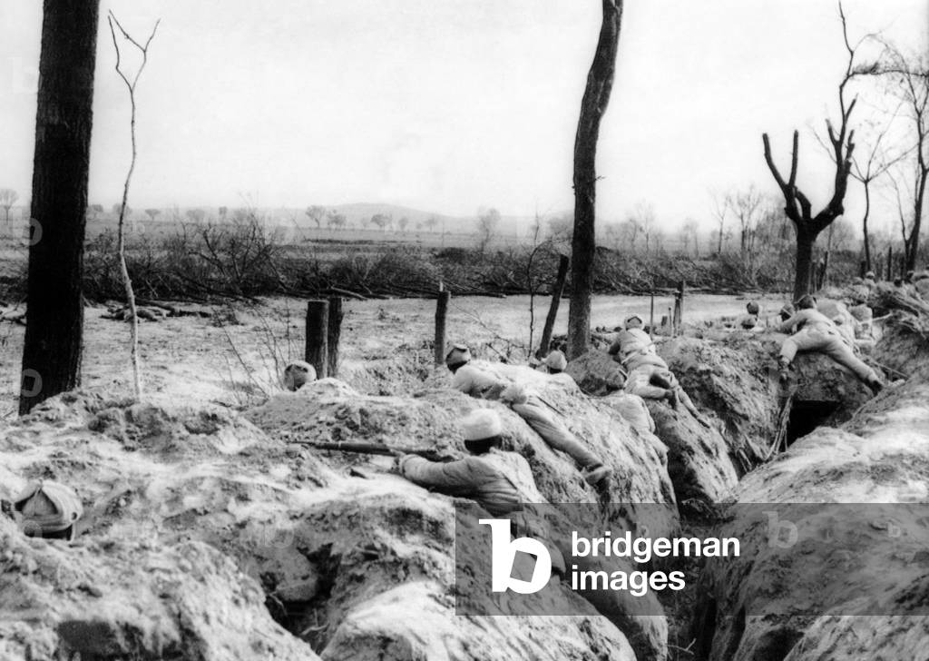 Image of Chinese Nationalist soldiers in a trench awaiting Communist ...