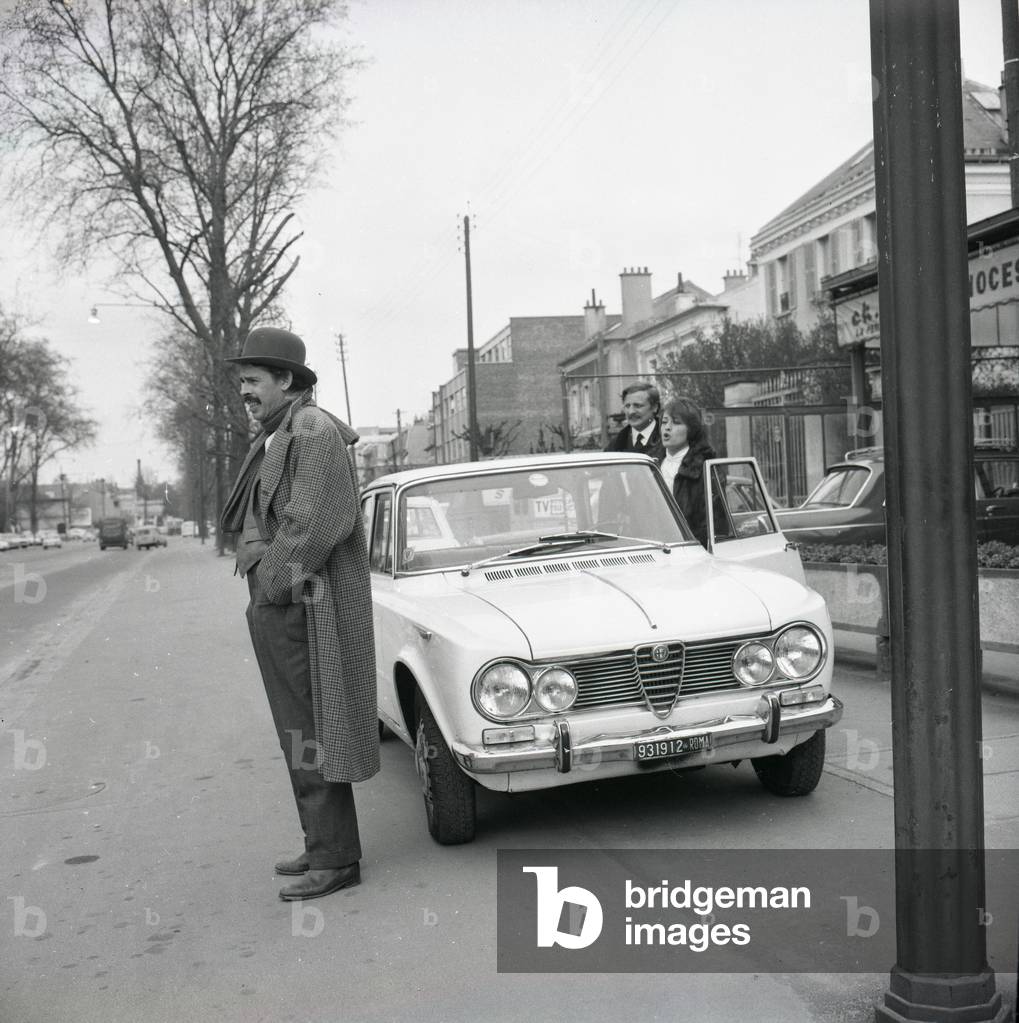 Image of Jacques Brel, Bruno Crémer and Annie Girardot on the set