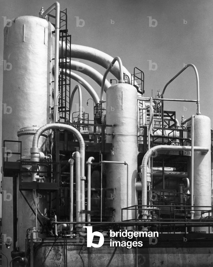 Image of Distillation columns in duo-sol solvent extraction plant ...