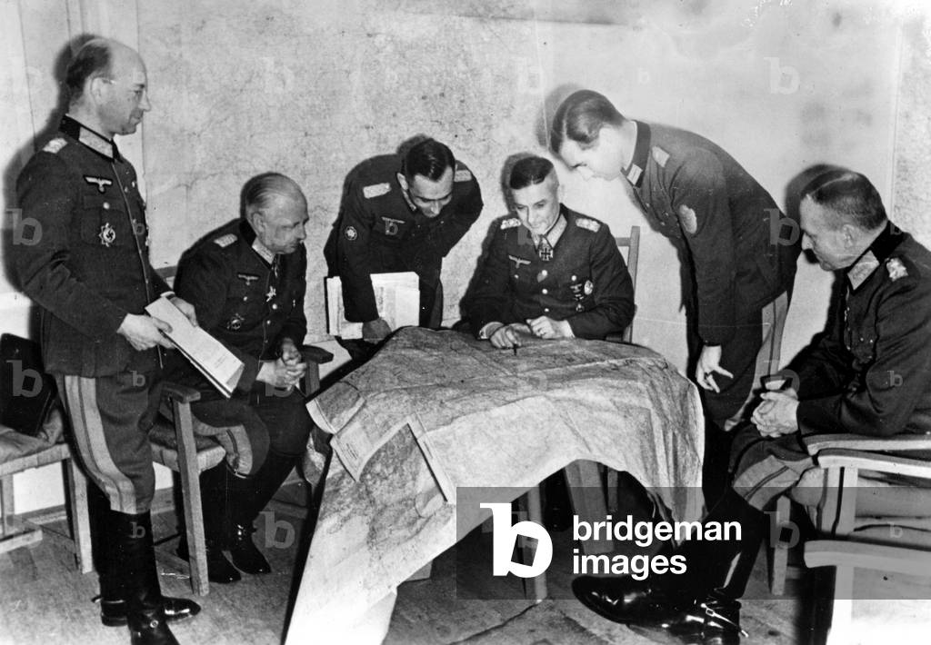 Image of Walter Model with officers at a briefing session (b/w photo)