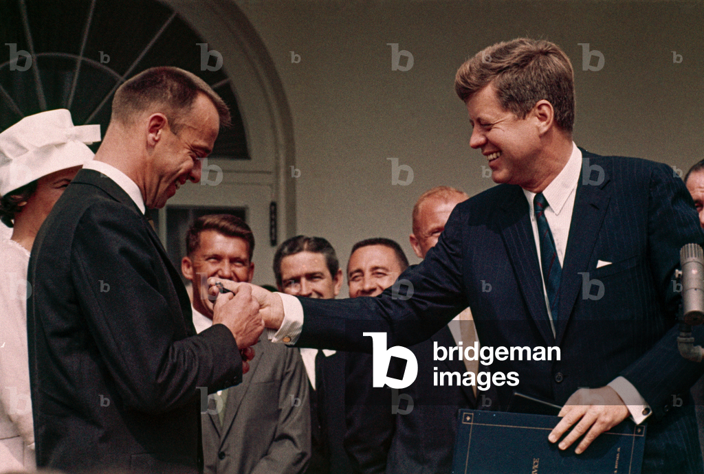 Image of President John F. Kennedy awards astronaut Alan Shepard a ...