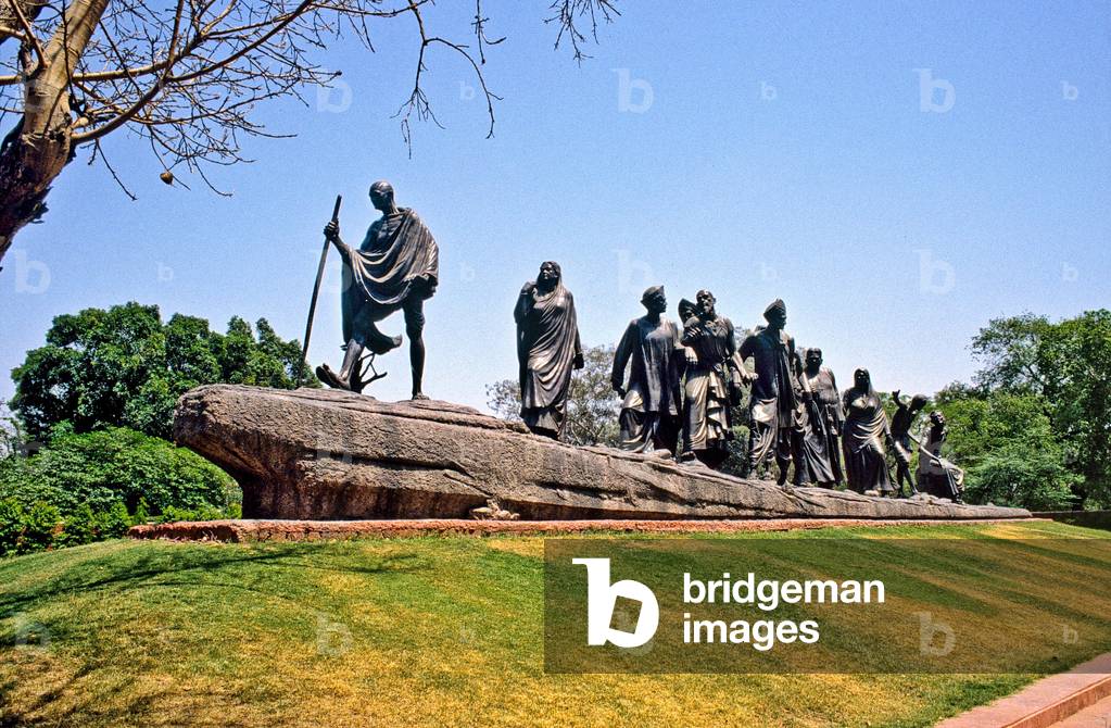 Image of Showing the Dandi March of 1931, sculpture by Devi Prasad