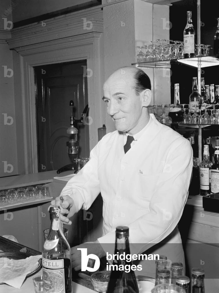 Image of Bartender Joe Helbock at Charlie's Tavern in New York City, by ...